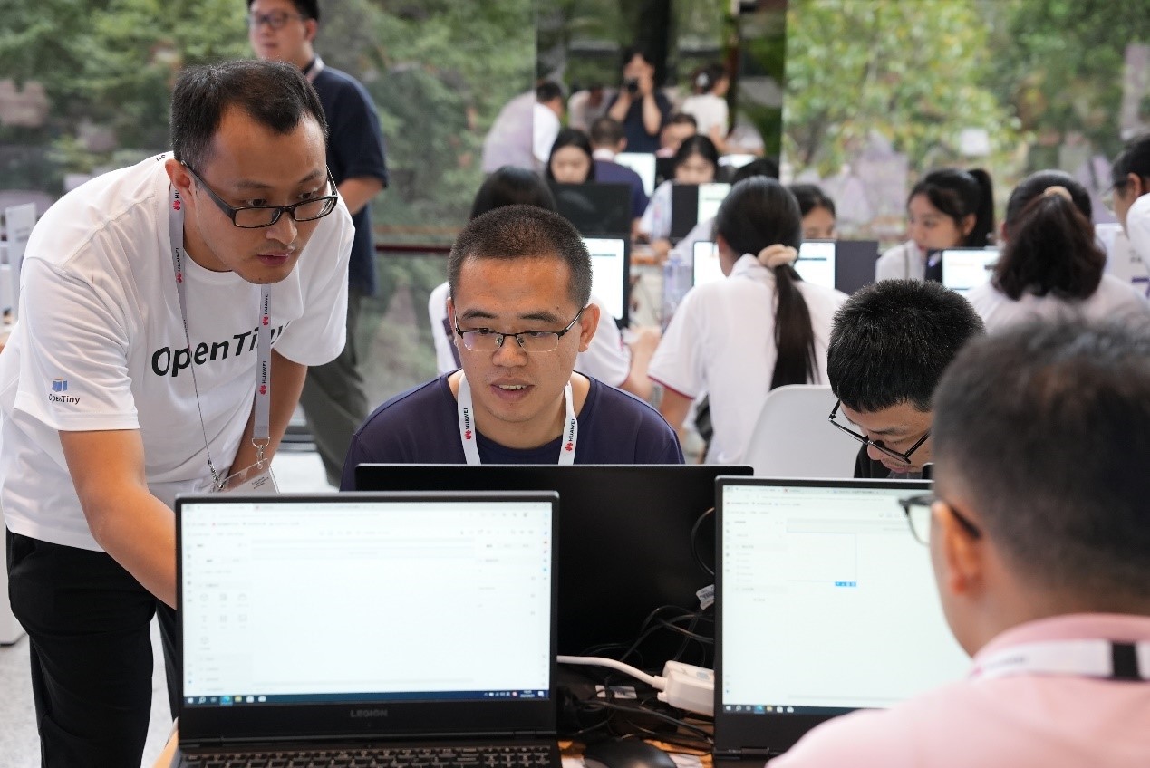 OpenTiny 系列产品 TinyEngine 低代码引擎在 HC 大会正式宣布开源~（源码已开放） - OSCHINA - 中文开源技术交流社区